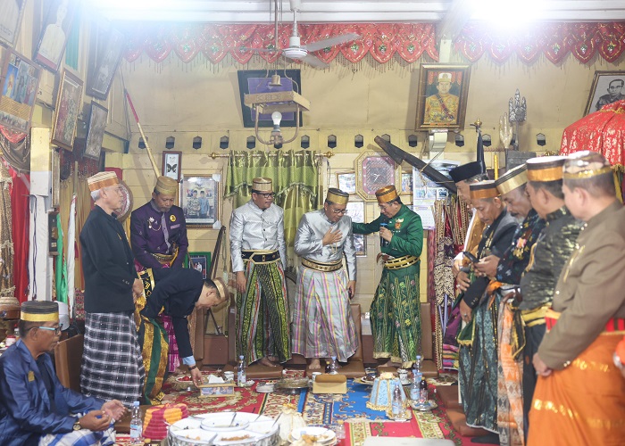 Raja Adat Marusu Perkenalkan Danny - Azhar di Upacara Adat 'Appalili ...